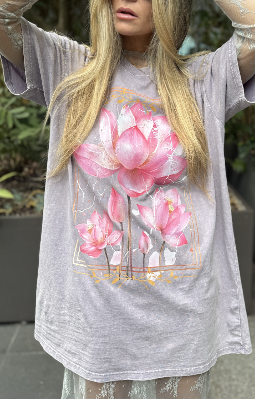 LOTUS REIGN TEE- ORCHID (PRE-ORDER Ships Mid Sep) – Kiss Cali